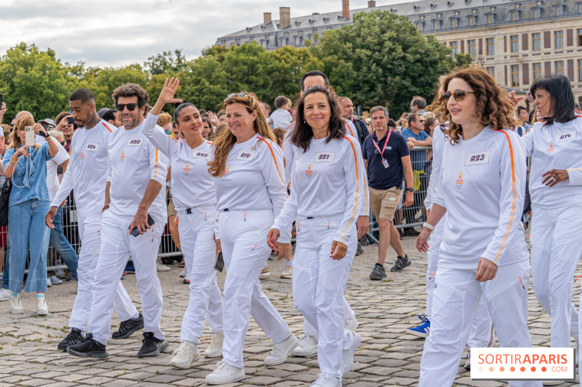 Jo Paris 2024 Le Relais Et Les Porteurs De La Flamme Dans Les