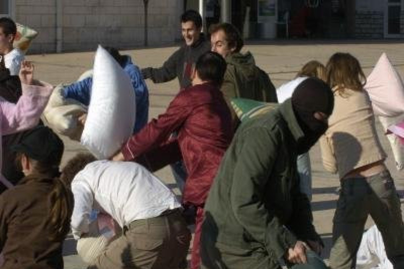 Love pillow fight - Nuits parisiennes - Sortiraparis.com