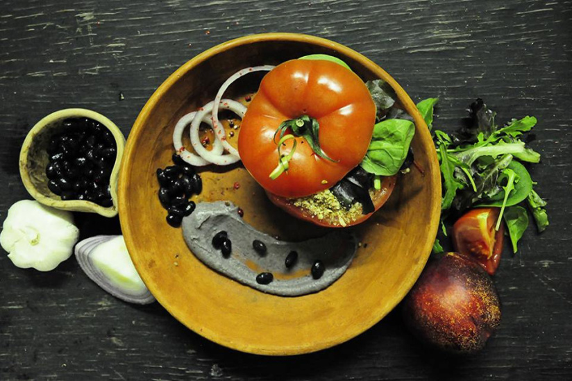 Bunyadi à Paris : le restaurant éphémère où l'on peut manger tout nu ...