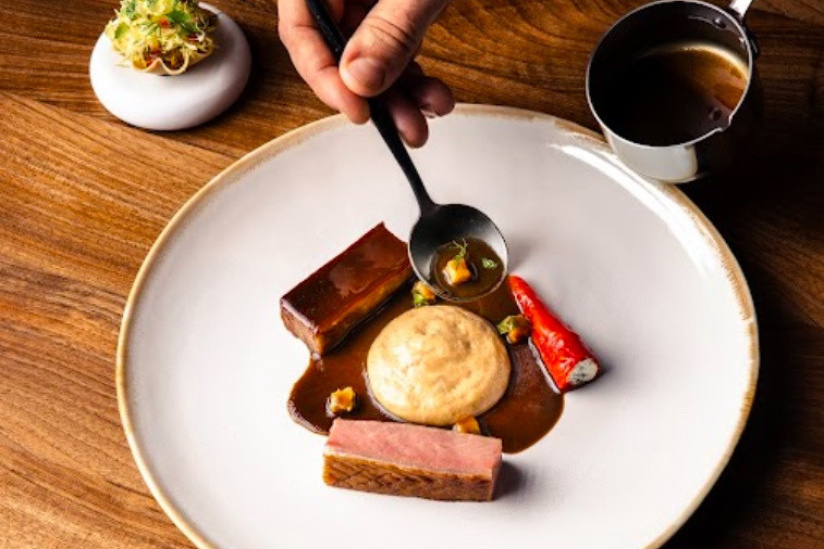 Aldehyde Le Premier Restaurant Du Chef Youssef Marzouk Dans Le Marais