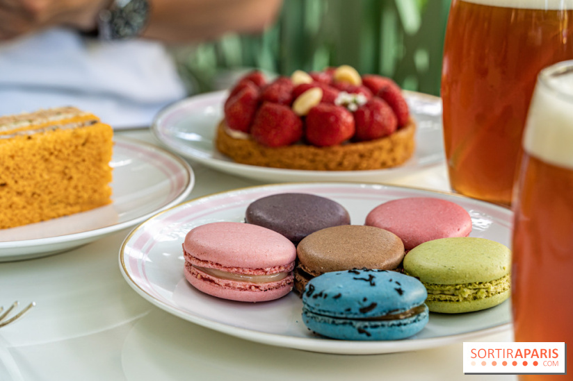 Tea Time for the 160 years of Ladurée on its flowered terrace ...
