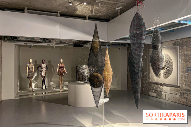 Retrospectieve tentoonstelling van de modeontwerpster Iris Van Herpen in het Musée des Arts ...