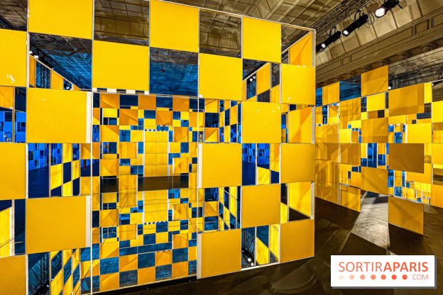 Aux Beaux Carrés, l'exposition gratuite, monumentale et immersive de Daniel Buren au Bon Marché ...