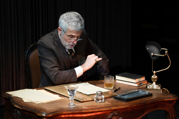 Inconnu à cette adresse cu Jean-Pierre Darroussin și Stéphane Guillon ...