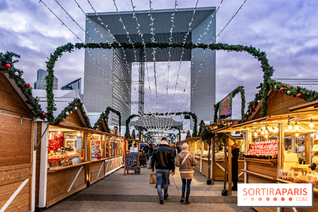 Den gigantiska julmarknaden på La Défense är öppen! Festlig ... Den gigantiska julmarknaden på La Défense är öppen! Festlig ...