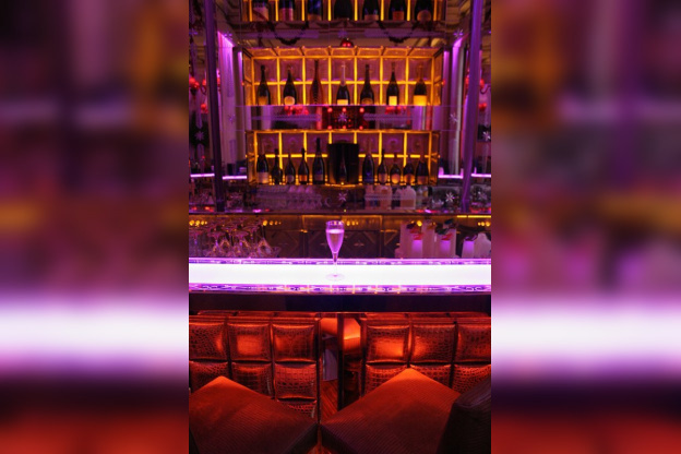 Le pershing hall : un bar unique à deux pas des champs-elysées ...