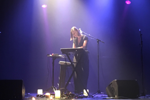 Thea + Violet Arnold en concert aux Trois Baudets : on y était, on vous ...