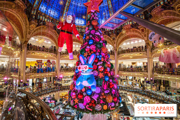 Noël à Paris : l'histoire du mythique sapin de Noël des Galeries ...