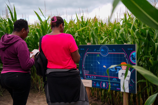 Pop Corn Labyrinthe Essonne: a giant maze in a cornfield at Marcoussis ...