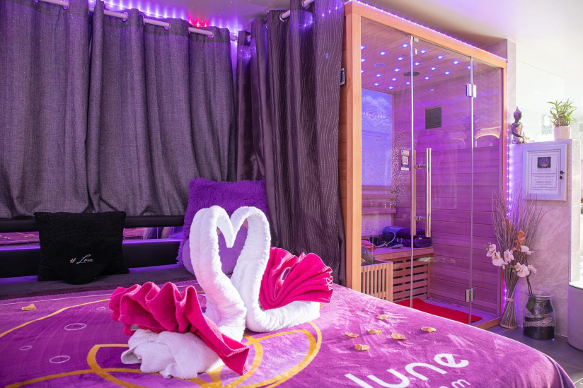 Spa de la Lune: a private spa with jacuzzi, sauna and exceptional views in the Paris region ...