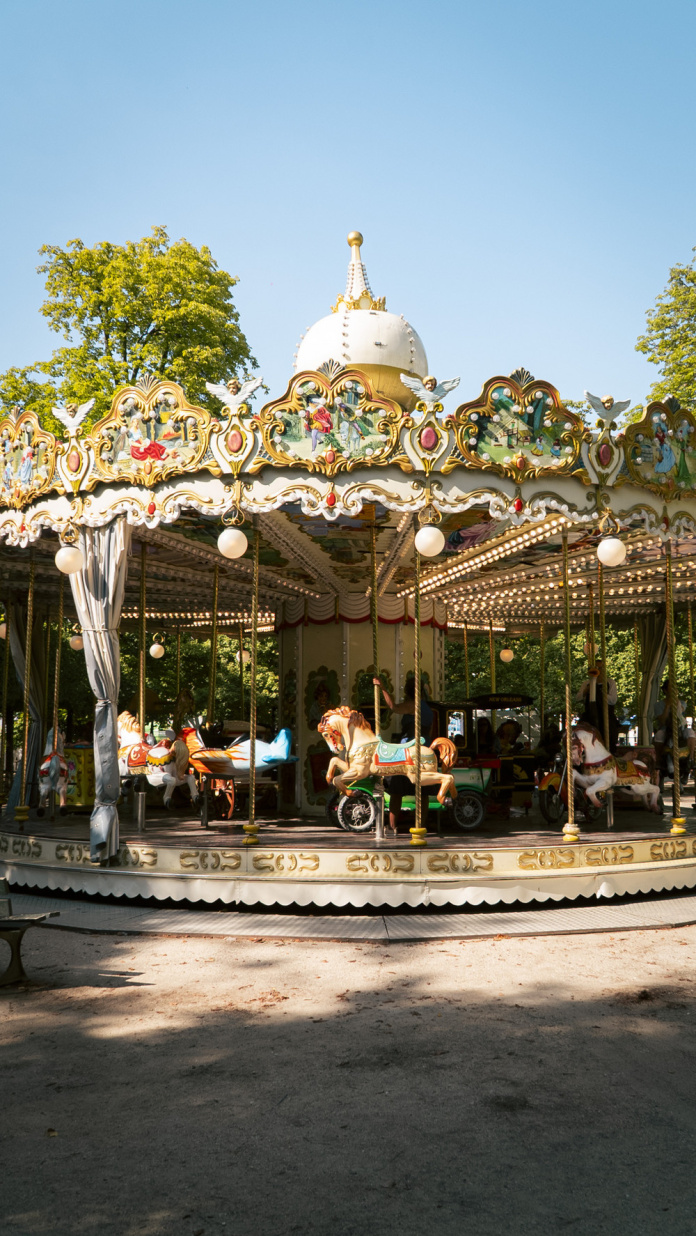 Le Carrousel des Tuileries : un manège pour les enfants en plein cœur ...