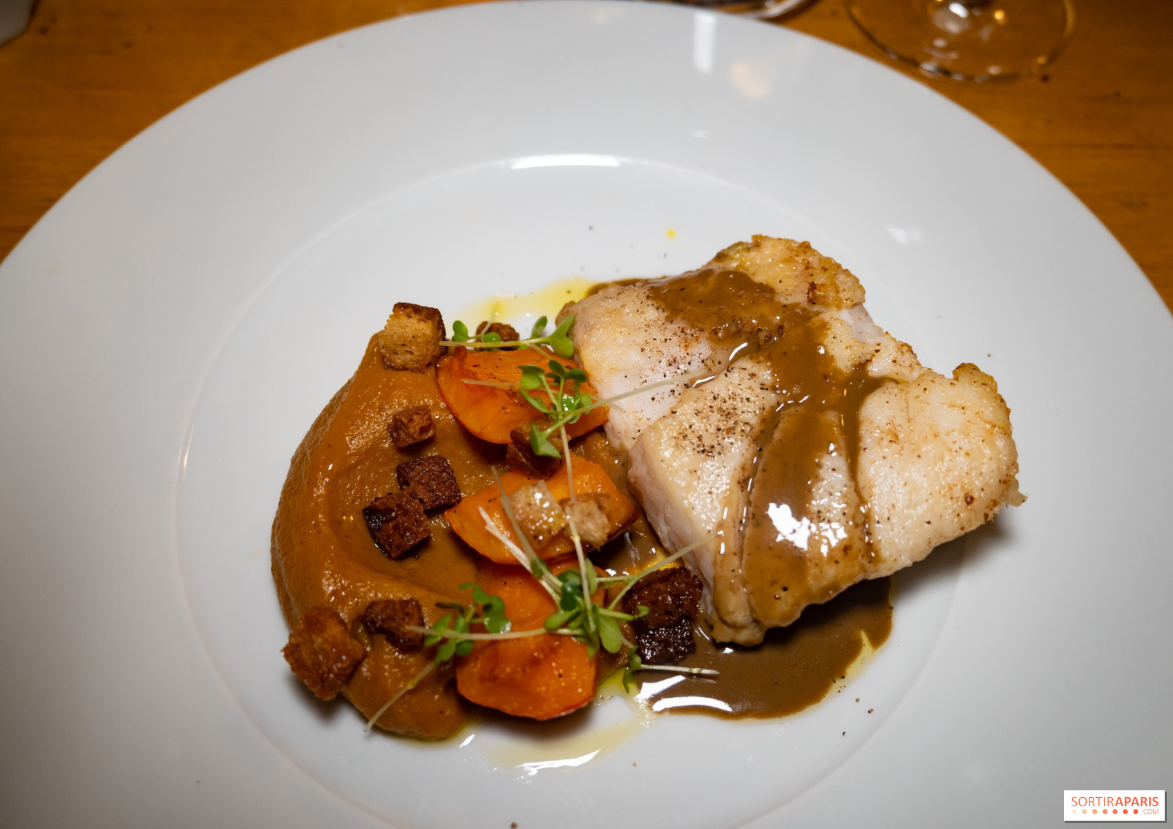 Flocon, restaurant de la rue Mouffetard - Cabillaud meunière, jus de ...