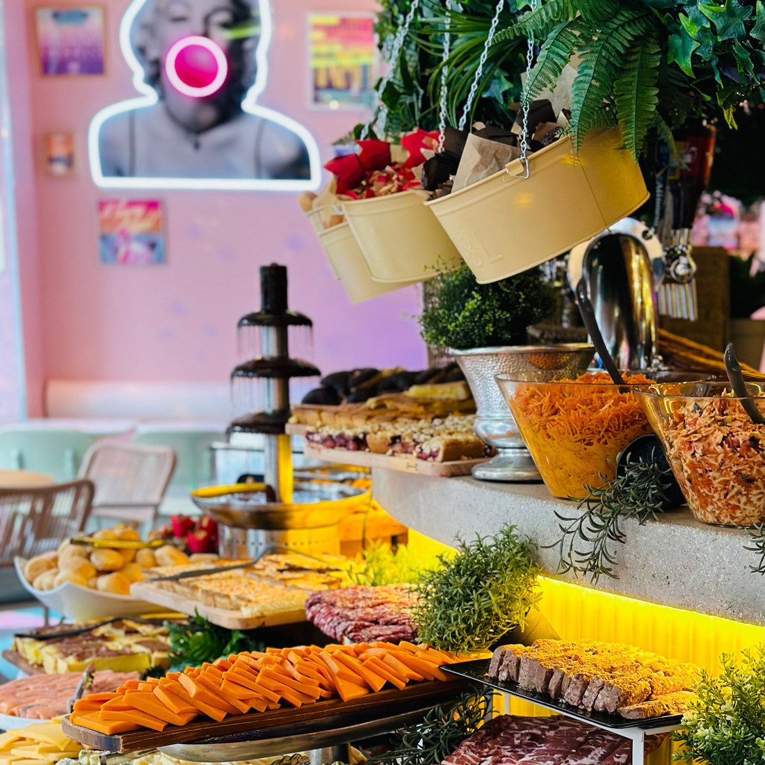 Le Miami Boulevard enrichi son brunch à volonté avec des grillades et ...