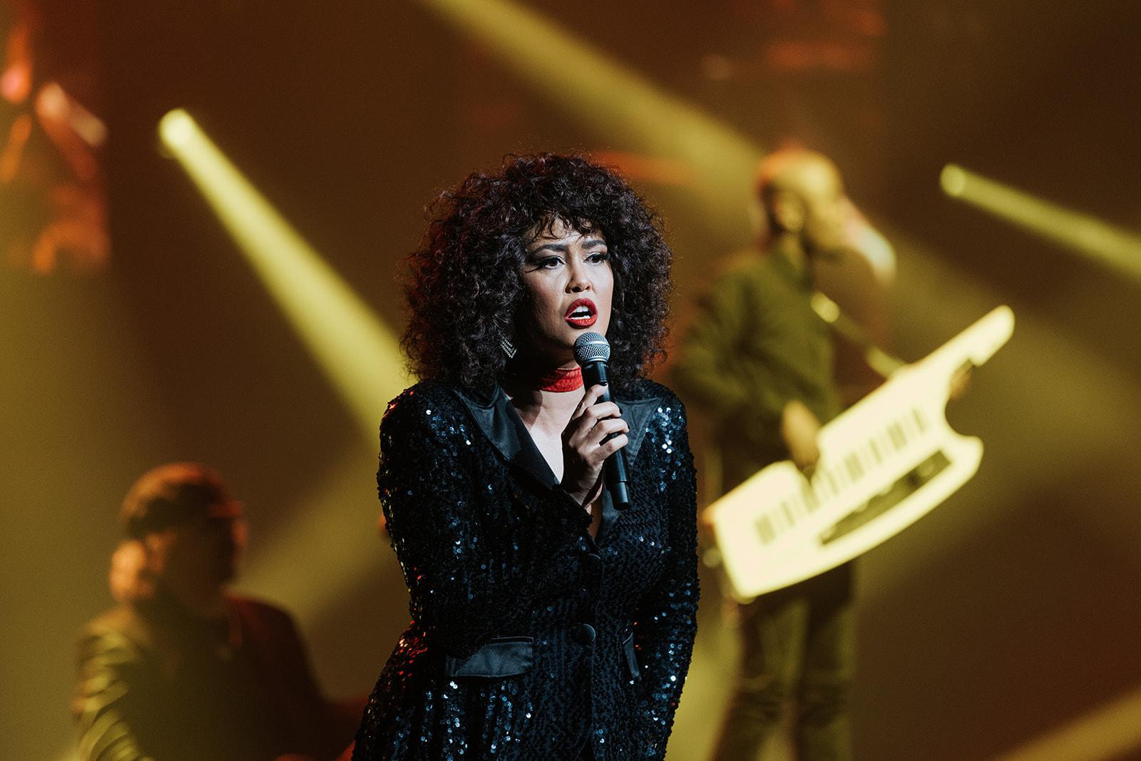 Belinda DAVIDS : Tribute to Whitney HOUSTON en concert au Grand Rex le ...