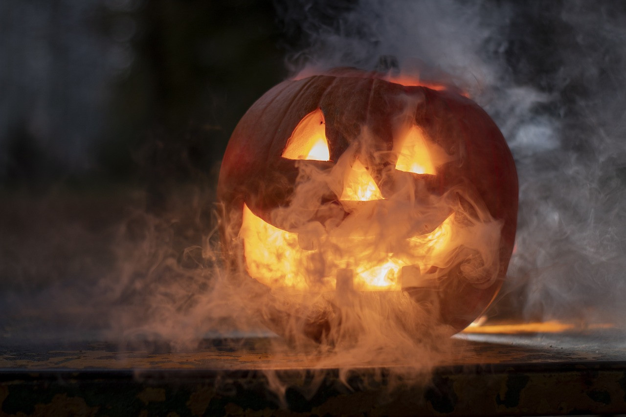 Why Do We Celebrate Halloween Meaning And Origins Sortiraparis