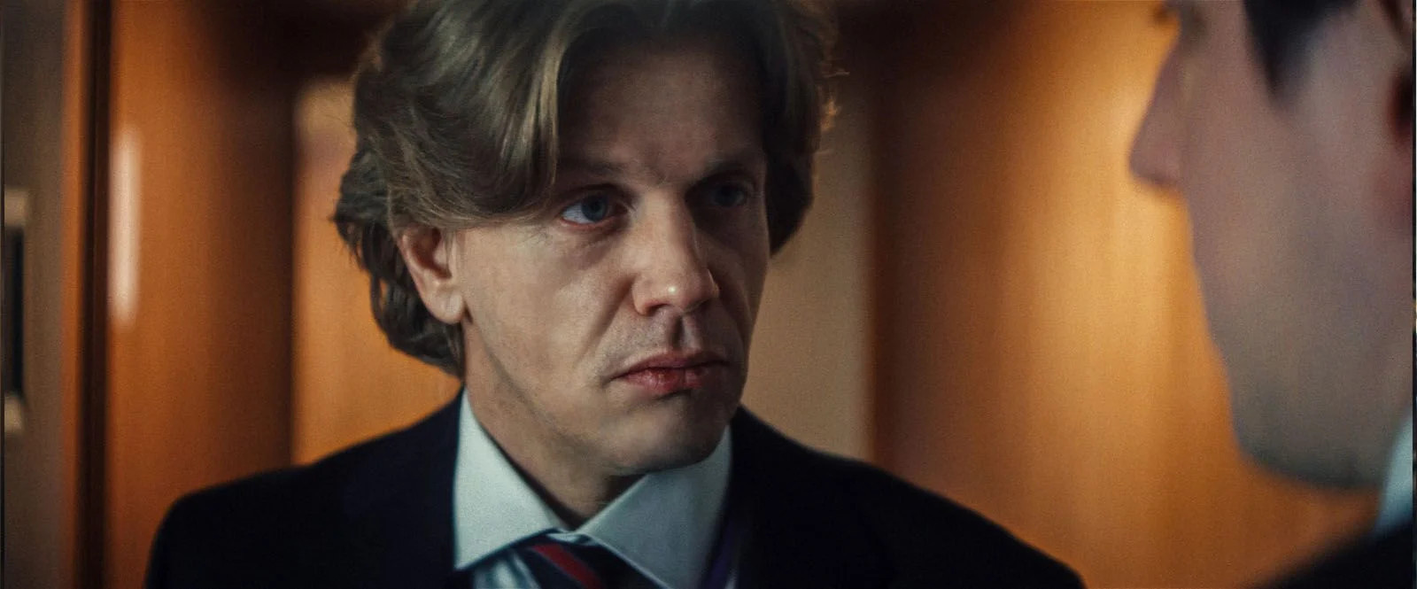 カルロス・アバスカル・ペイロ監督によるポリティカル・コメディ『Son of』2025年9月公開 - Sortiraparis.com