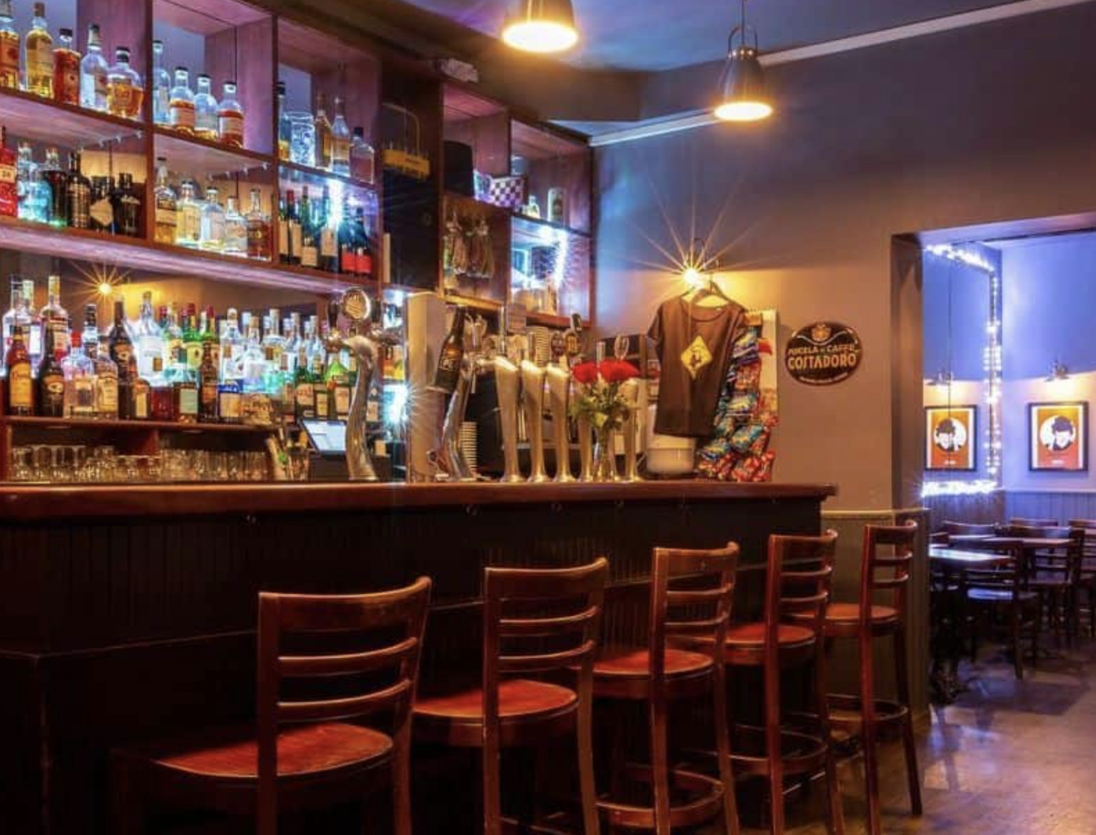 Rush Bar, sportpuben i Paris elfte arrondissement där man följer de ...