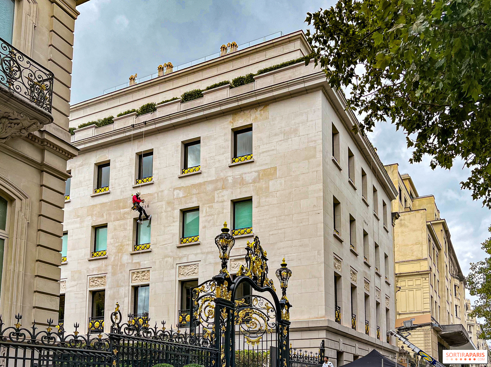 RH Paris: designbutik-galleri med restauranger och takterrass öppnar på Champs-Élysées ...