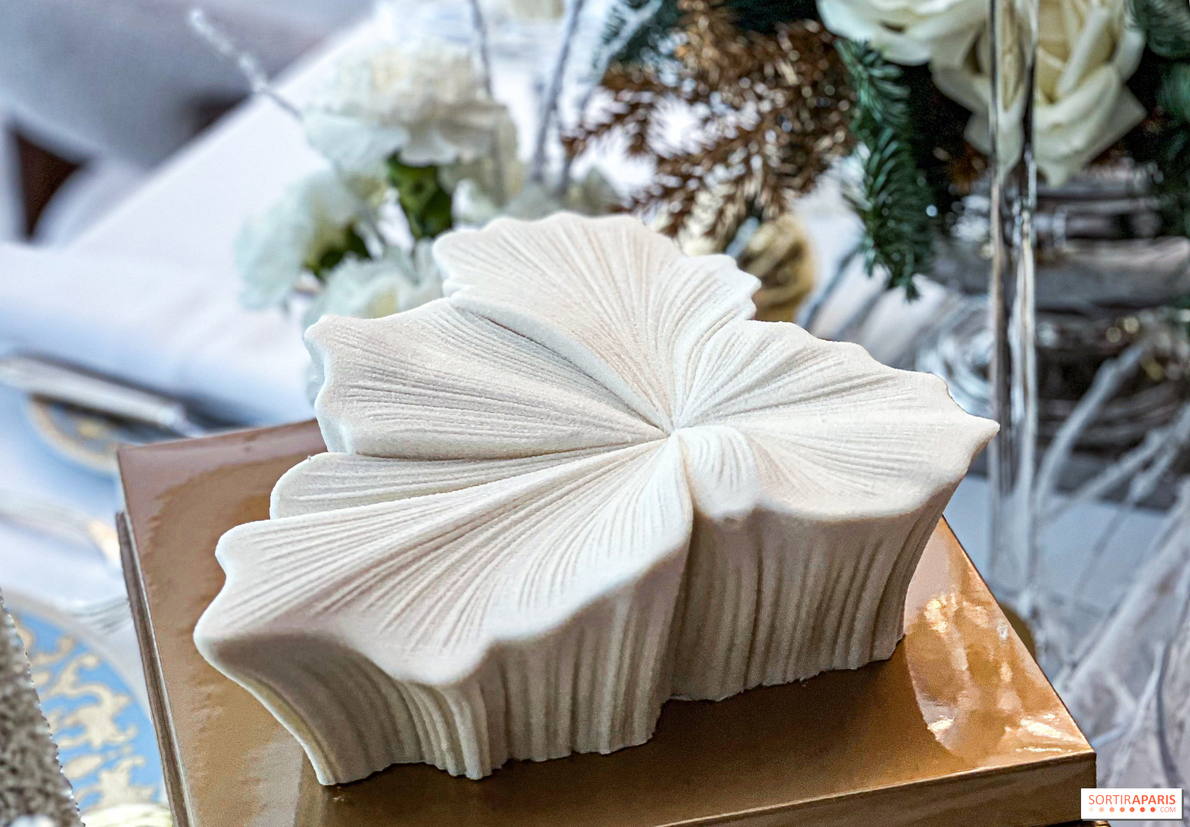Το χριστουγεννιάτικο κέικ Fleur de Vanille του Shangri-La Paris 2025 ...